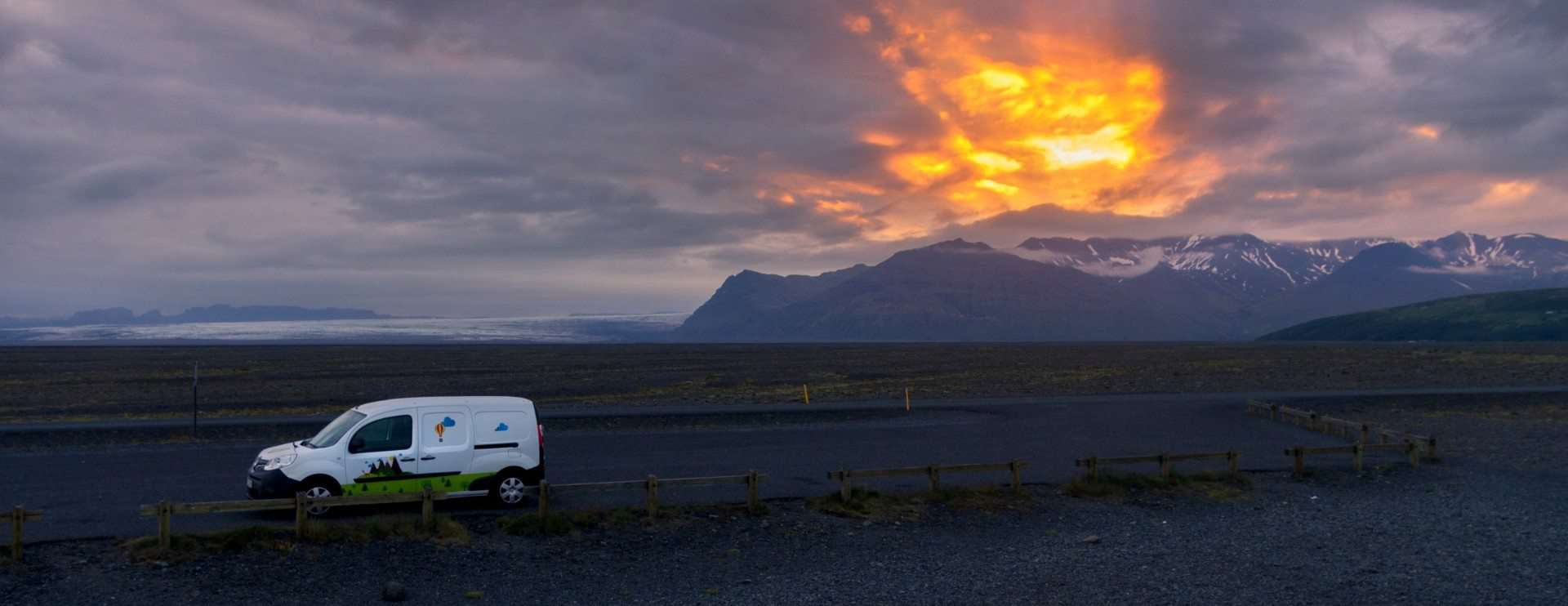 What Language Do They Speak in Iceland: Full Guide | Rent.is